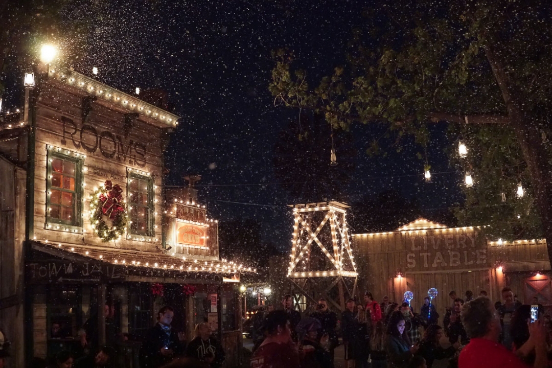 First Look: Knotts Merry Farm 2022 Details & Holiday Food!