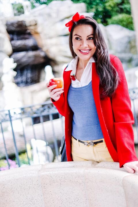 What To Wear To Disneyland: Awesome Monthly Outfit Ideas